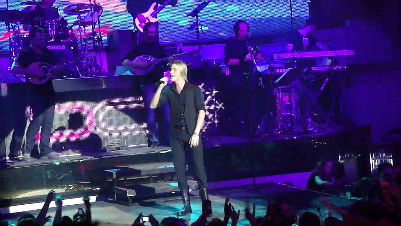 ΝΙΚΟΣ ΟΙΚΟΝΟΜΟΠΟΥΛΟΣ-Εξαρτημένος Live ''DC'' (14-12-2011).MP4 - YouTube