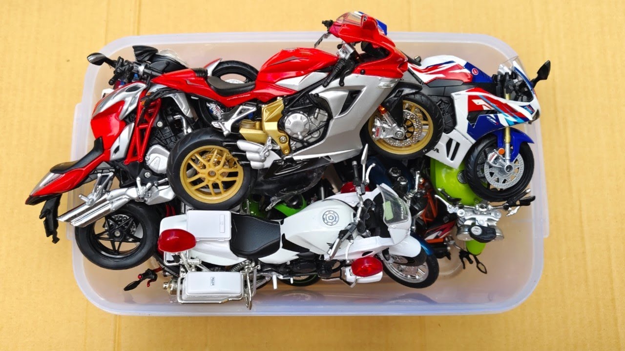 Showing Model Motorcycles 1/12 Scale MV Agusta Bikes, Honda CBR 1000 ...