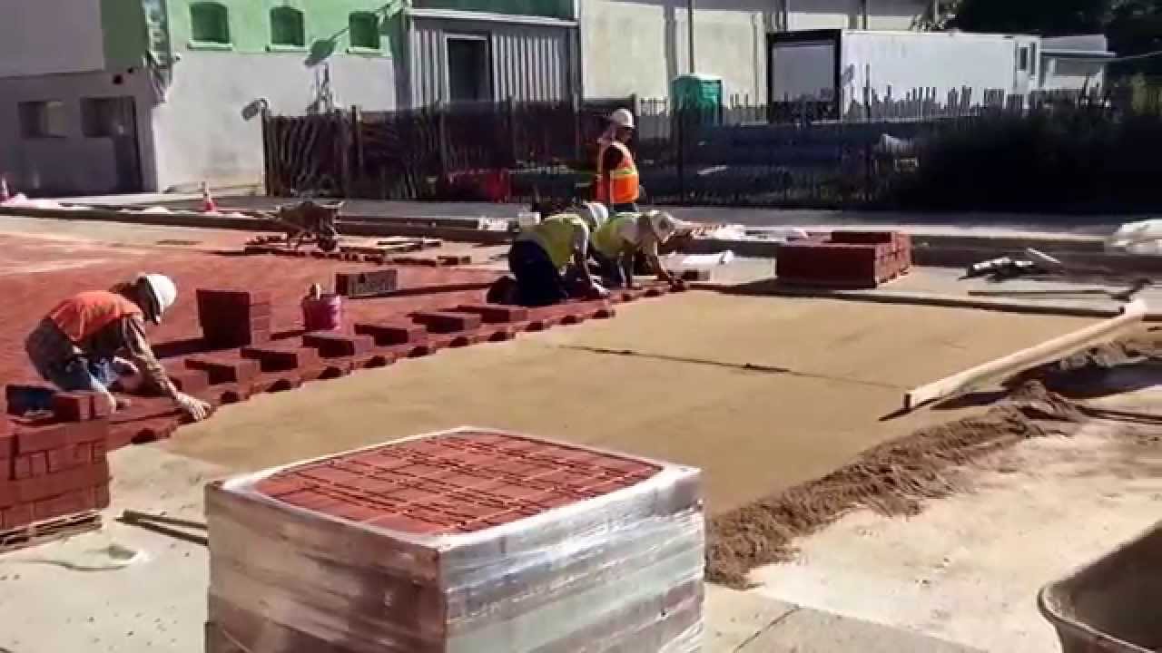 Trinidad brick laying - YouTube