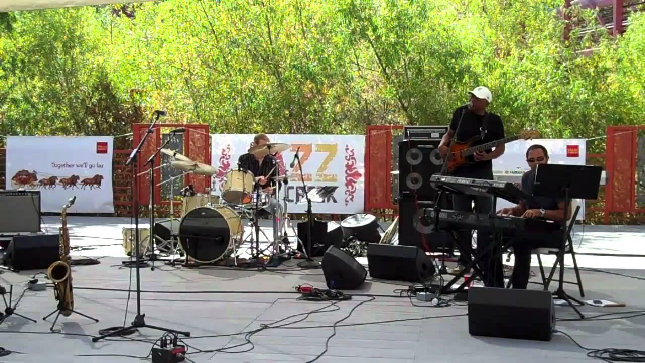 Into The Blue - Brad Rambur (Smooth Jazz Family) - YouTube