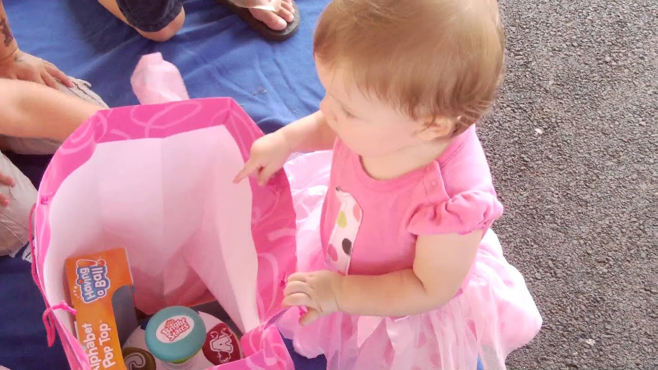 Lexie Gift to Mo - YouTube