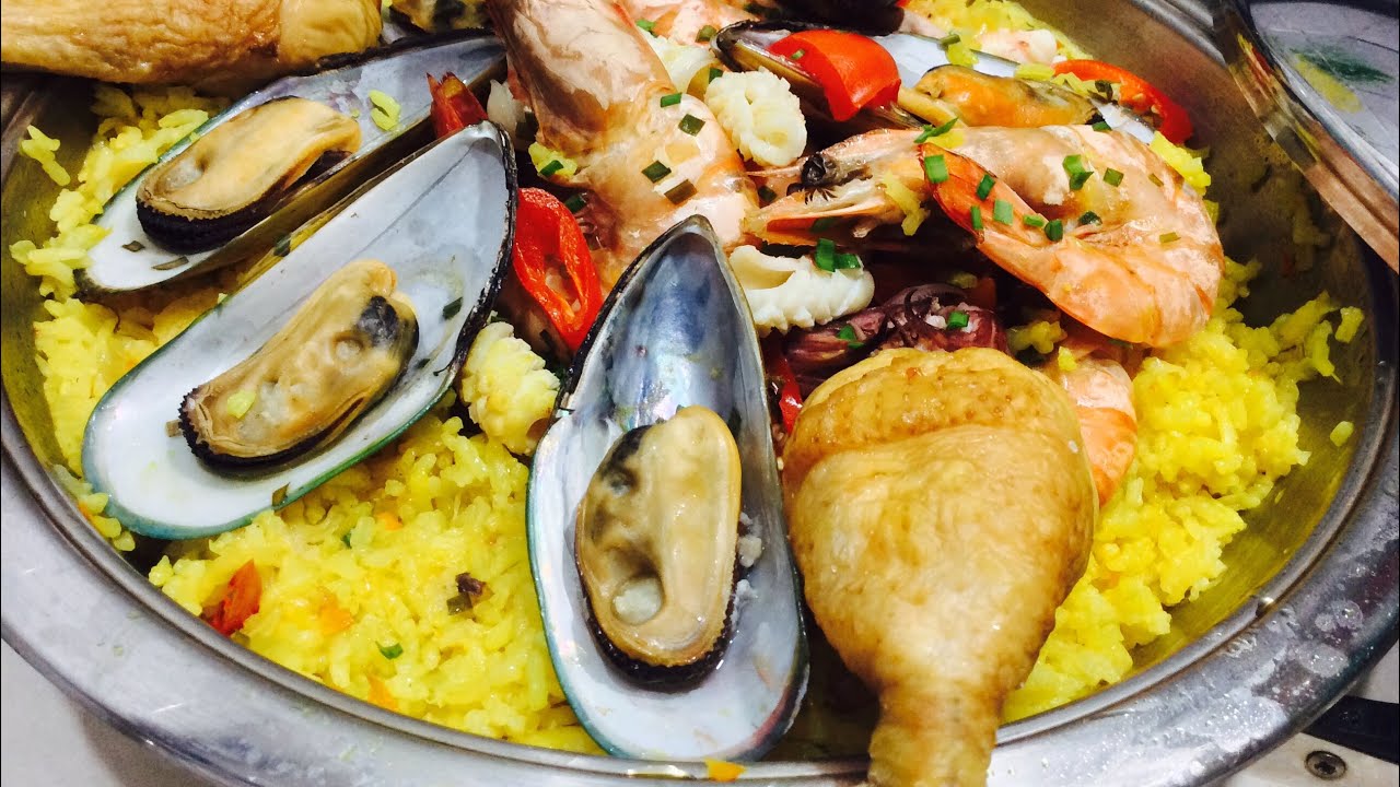 Malaysian Turmeric Rice With Seafood - YouTube