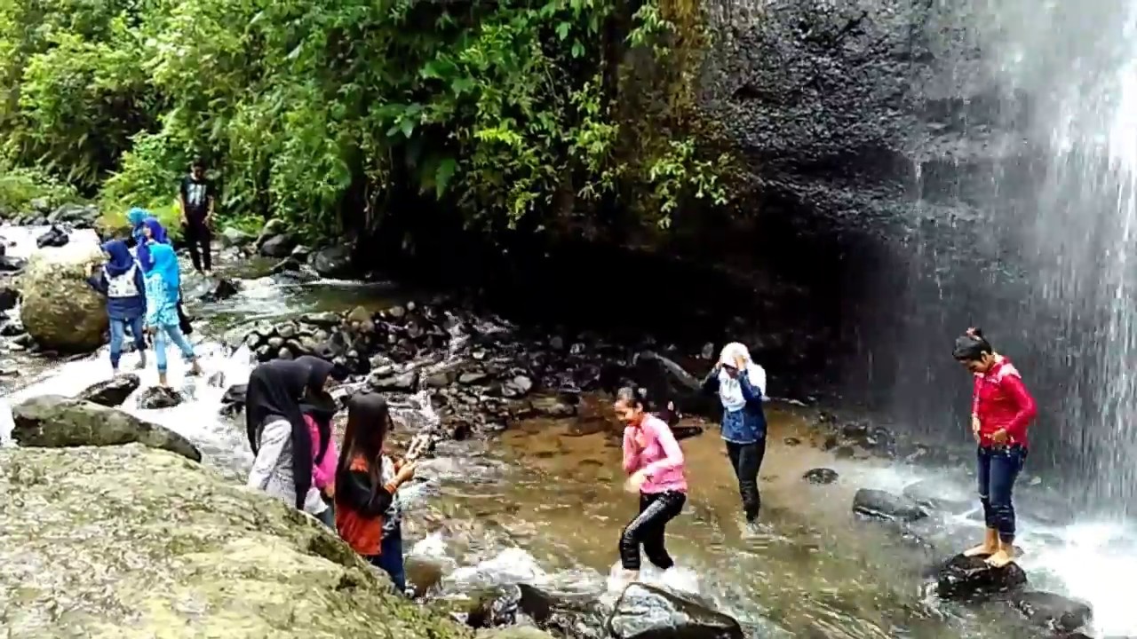 Air Terjun Tretes, Wisata Alam Yang Unik & Menyegarkan - YouTube