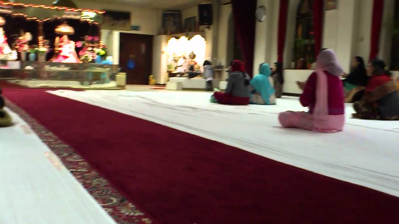 Baby Krishna Dancing in Wolverhampton Temple - YouTube