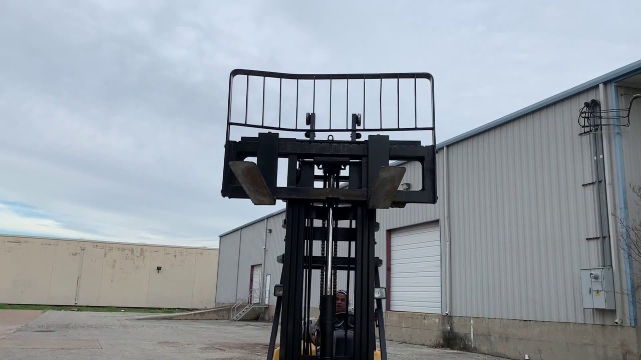 Caterpillar GP40K Forklift - YouTube