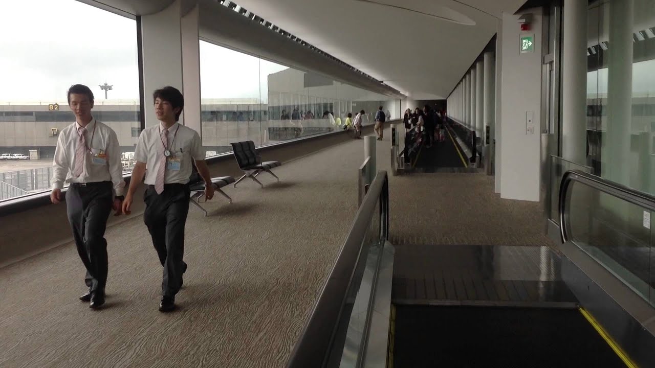 Longest escalator in Narita Airport, Tokyo, Japan. - YouTube