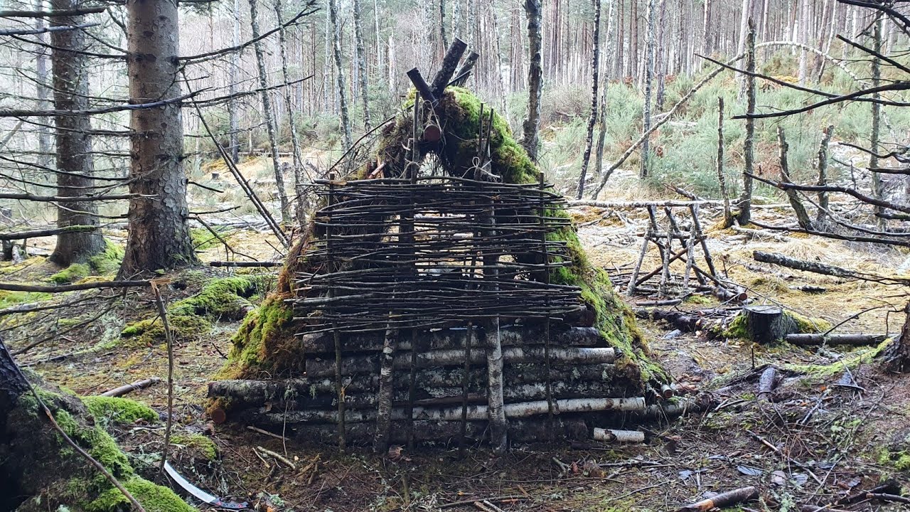 Bushcraft camp hazel hurdle wall - Wood prep - Lunch - YouTube