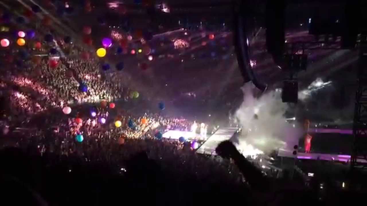 SMS (Bangerz) - Miley Cyrus (Bangerz Tour) - Melbourne, 10/10/2014 ...