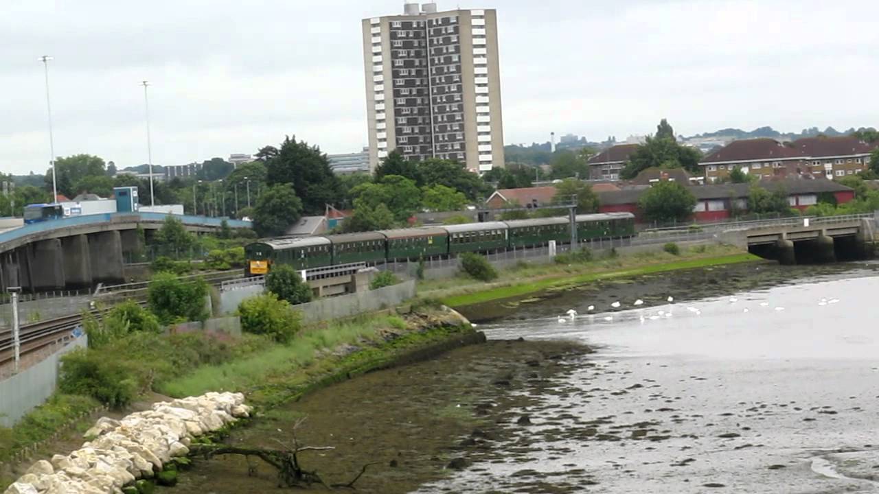 1001 "Hastings Unit" passing Totton bypass 25/06/2011 - YouTube