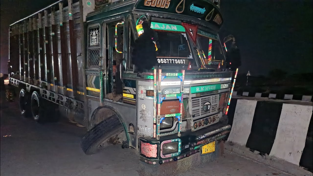 भाड़खा न्यू हाईवे NH 68 वेल पैड 15 के पास बड़ा हादसा होते होते बचा ...