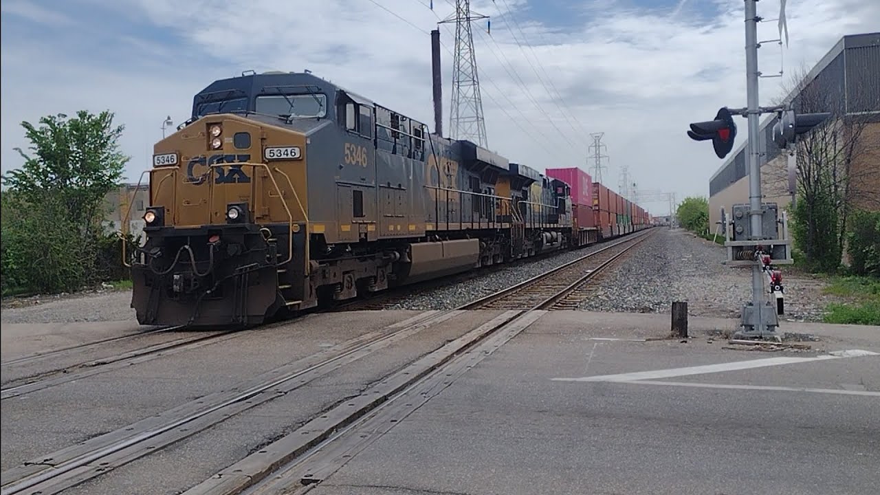 CSX ES40DC DUO leads the CSX I151-13 on the CSX Detroit subdivision ...