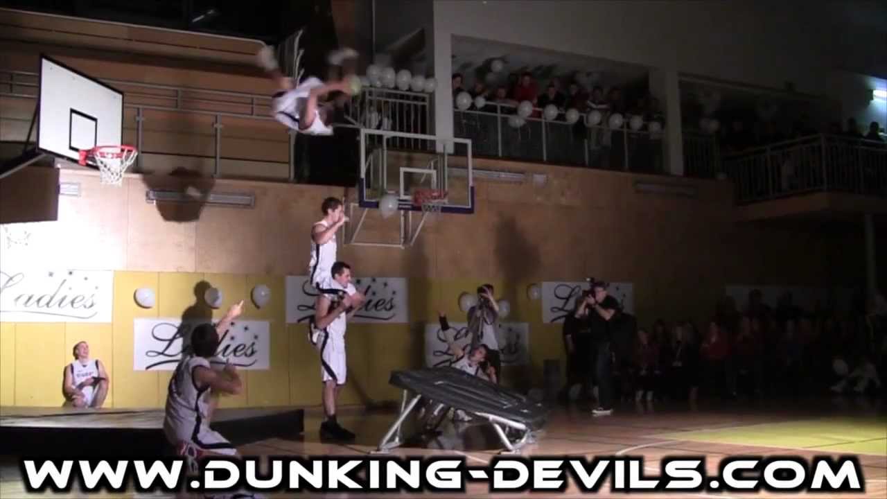 Dunk Show | Guy dunks himself | Human Dunk - YouTube