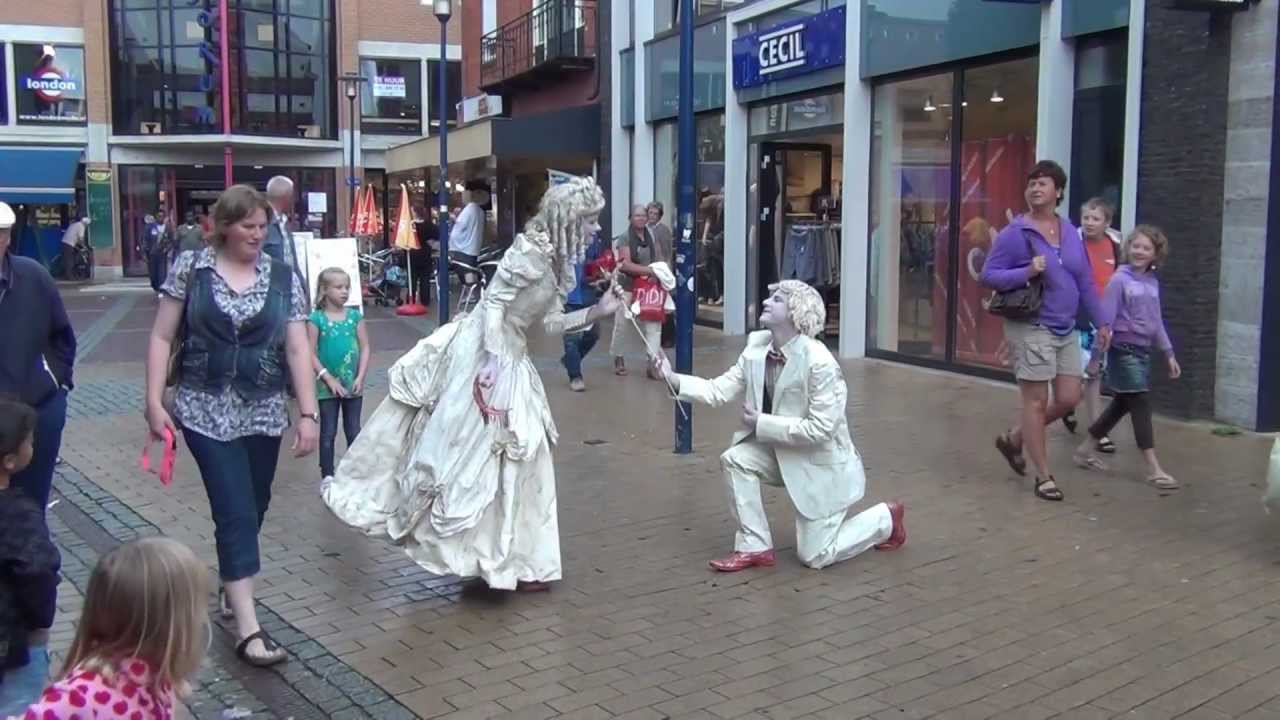 Living statues - Human statues in Assen - YouTube
