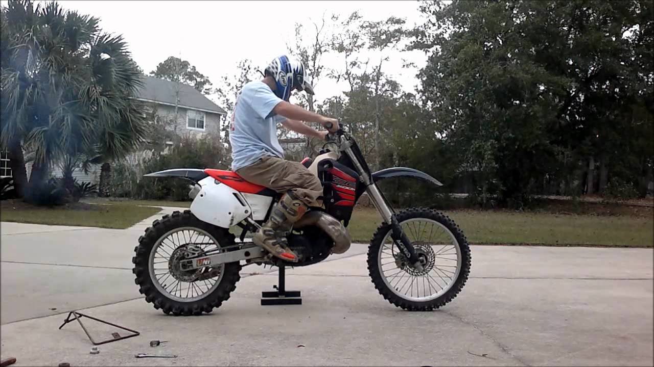 '92 CR500 hot start - YouTube