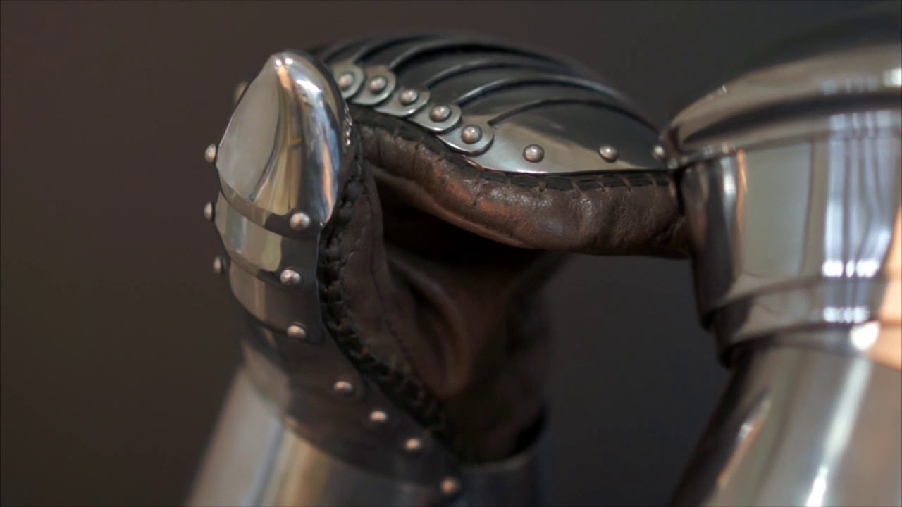 GAUNTLETS, PART OF FULL PLATE ARMOR (GARNITURE) OF GEORGE CLIFFORD, END ...