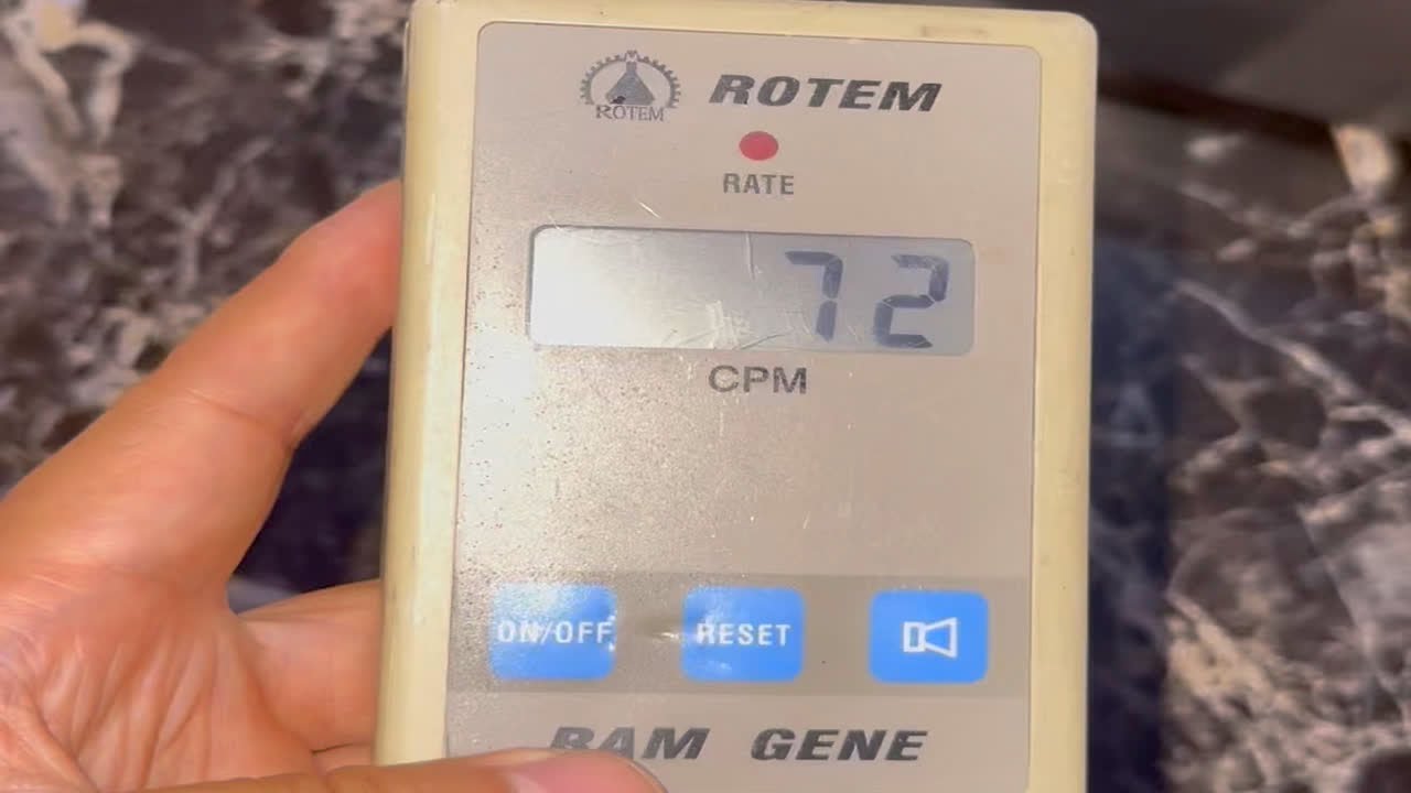 RAM GENE专业辐射污染检测仪盖革计数器辐射仪检测仪简易测试 - YouTube