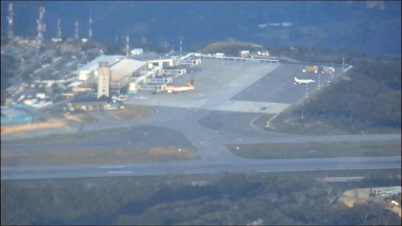 Vista aérea del Aeropuerto Palonegro y la ciudad de Bucaramanga - YouTube