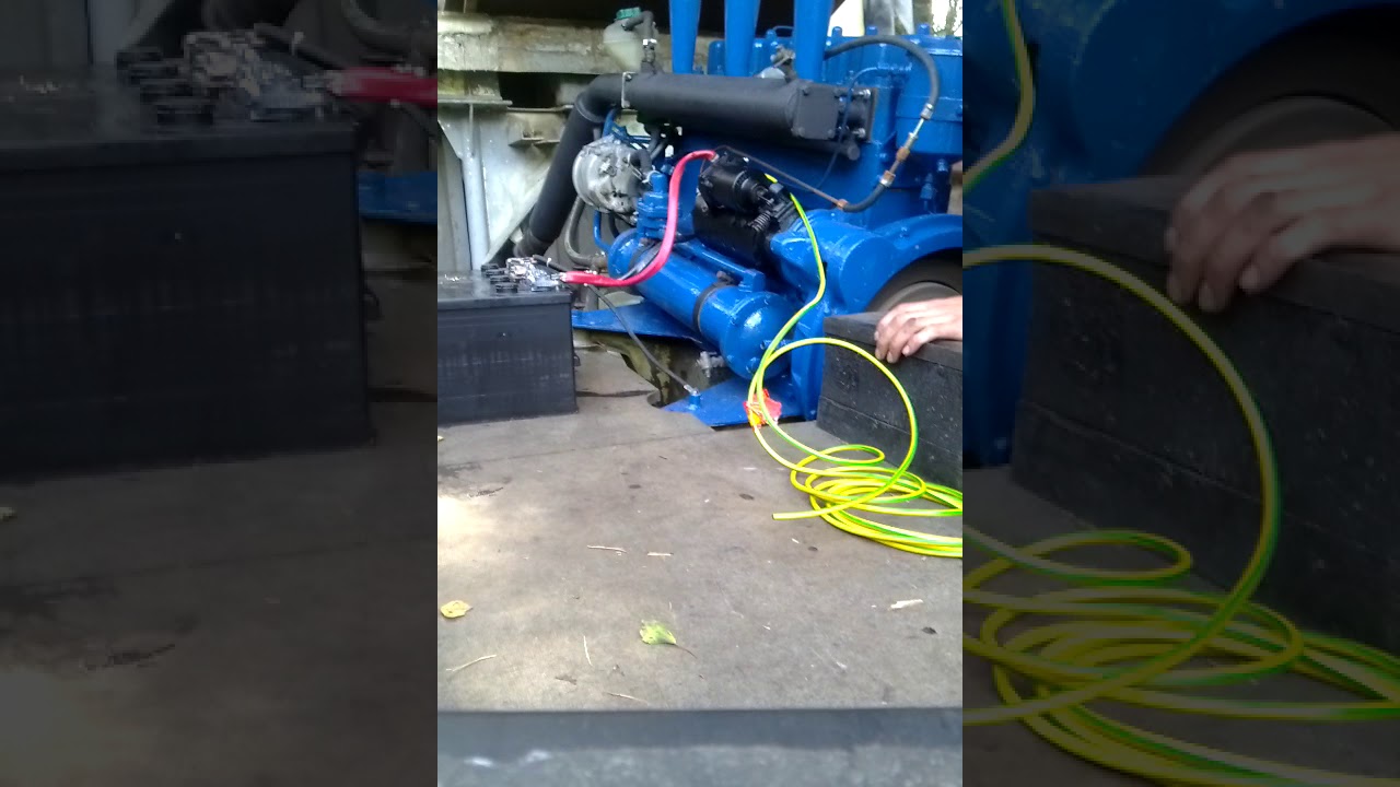 OLD DIESEL ENGINE STARTUP - YouTube