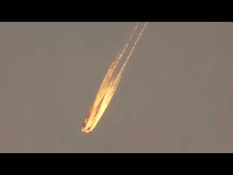 Unknown fire ball flying through the sky in tas australia - YouTube