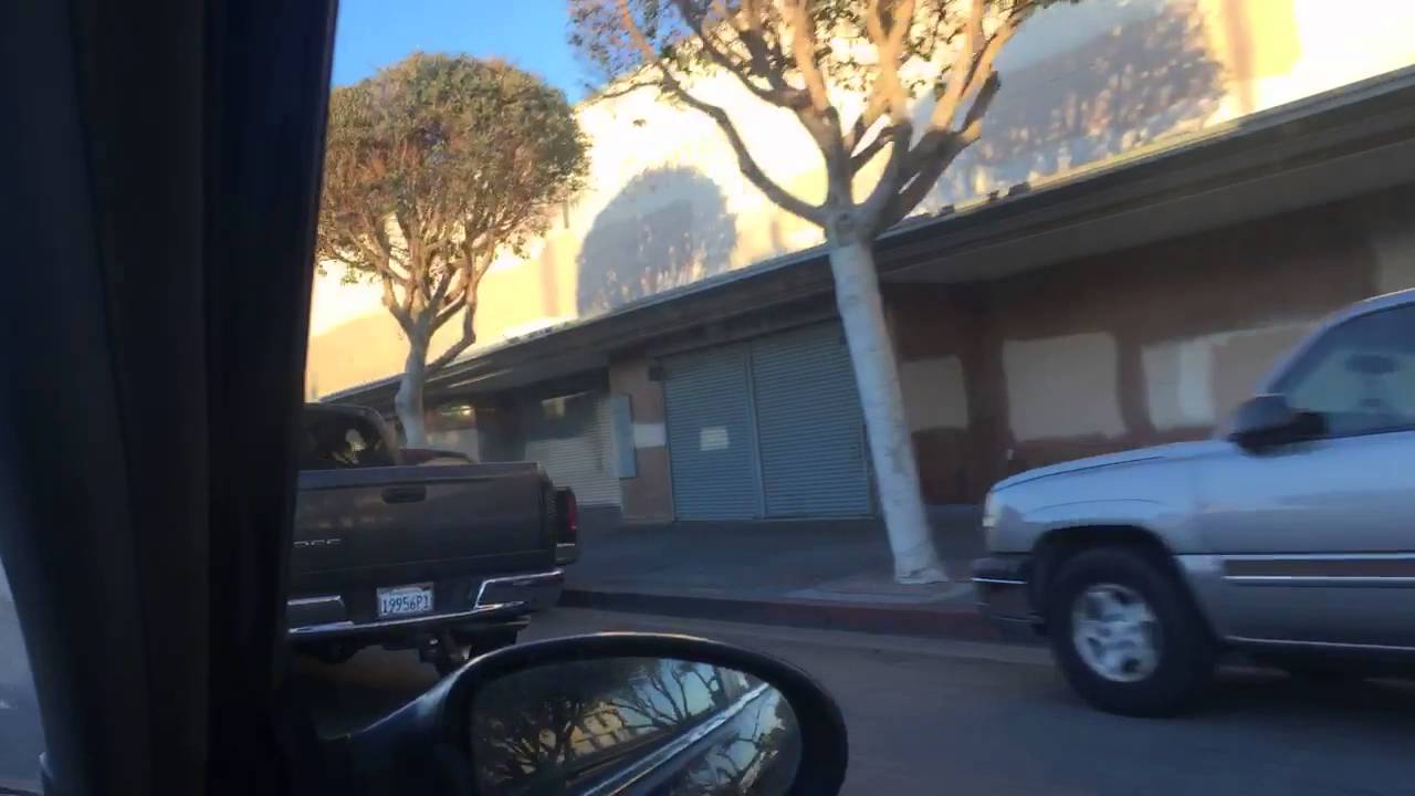 Compton fashion center closing down - YouTube