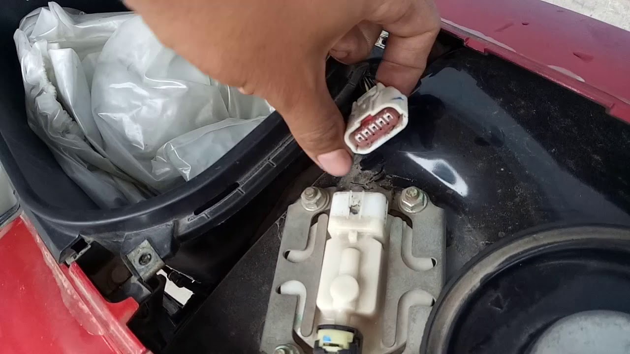 Cara melakukan pengecekan indikator bensin motor injeksi - YouTube