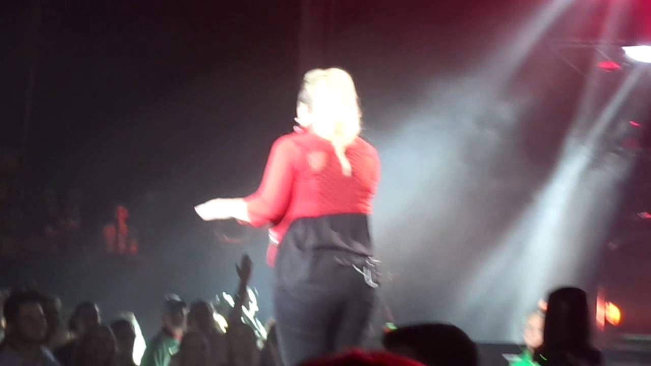 Kelly Clarkson - "Dance With Me" - Houston, Tx 09-01-15 - YouTube