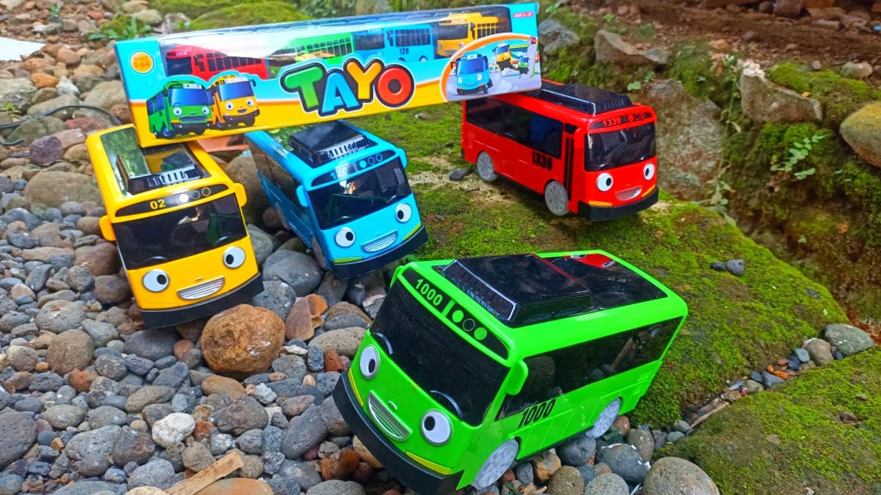 Mencari dan menemukan mainan bis tayo besar bis tayo kecil, lani, gani ...