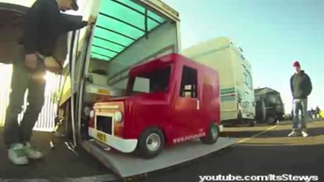 The real Postman pat special delivery service - YouTube