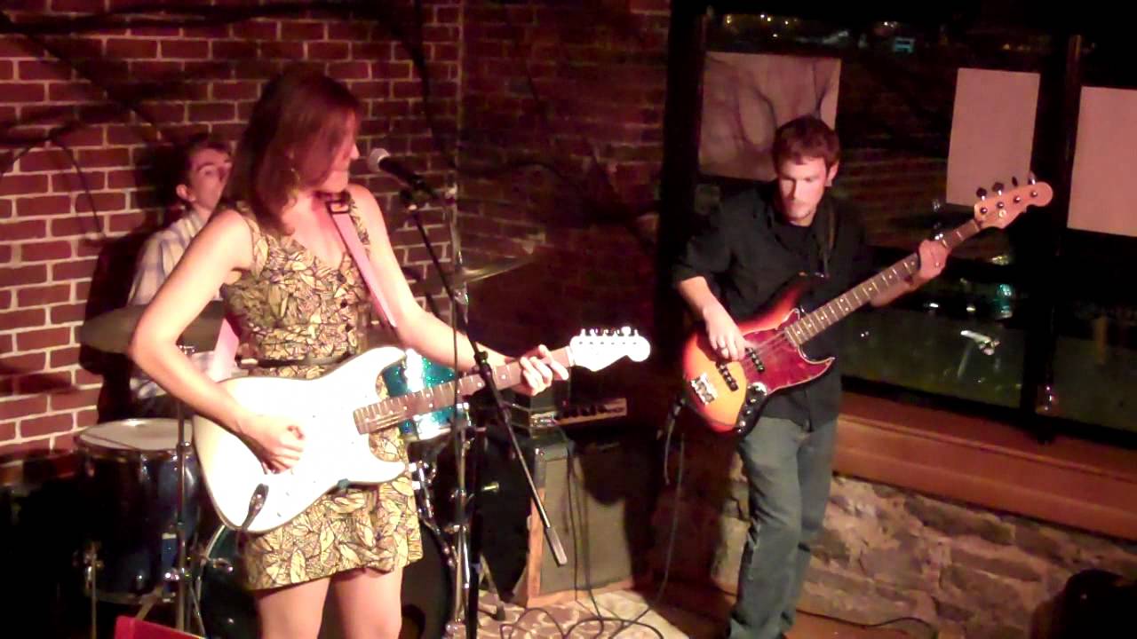 Lydia Warren Band Live @ The Back Page 11/5/11 - YouTube