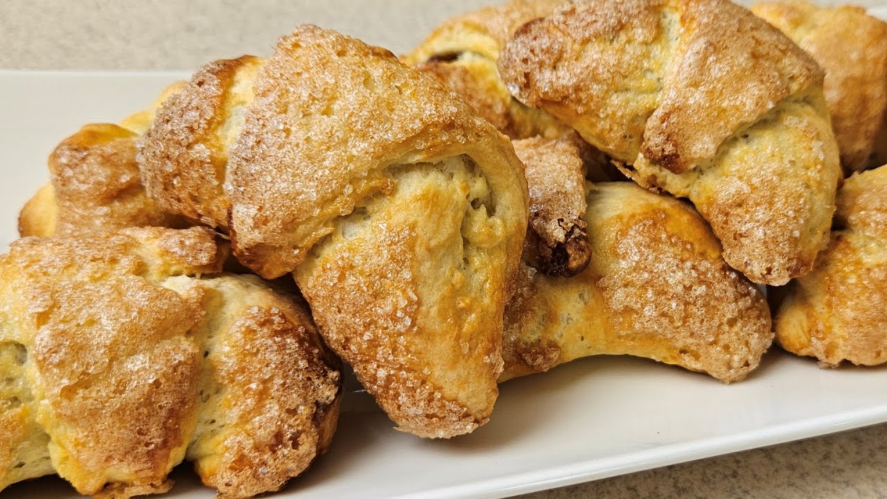 Rogaliki z różą Przepis - YouTube