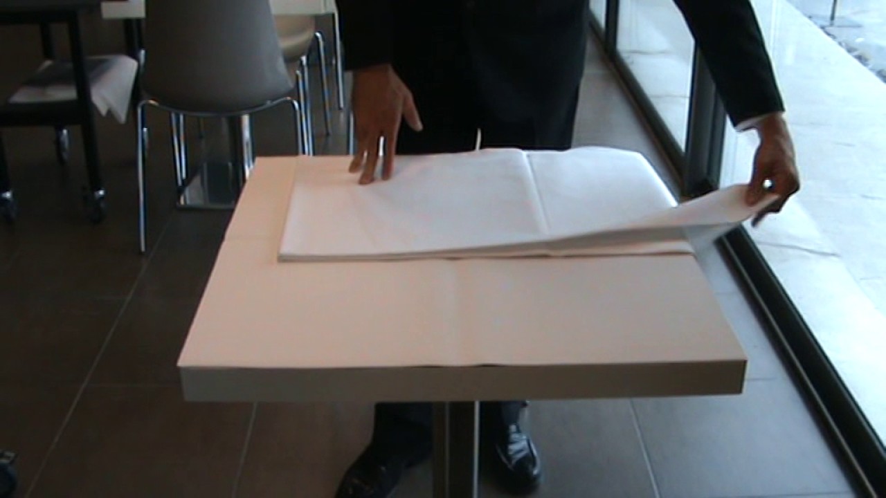 Le nappage d'une table - YouTube