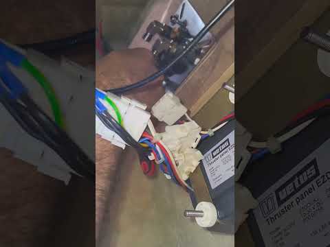 montaż sterociągu hydraulicznego Represser 30 River Houseboat - YouTube