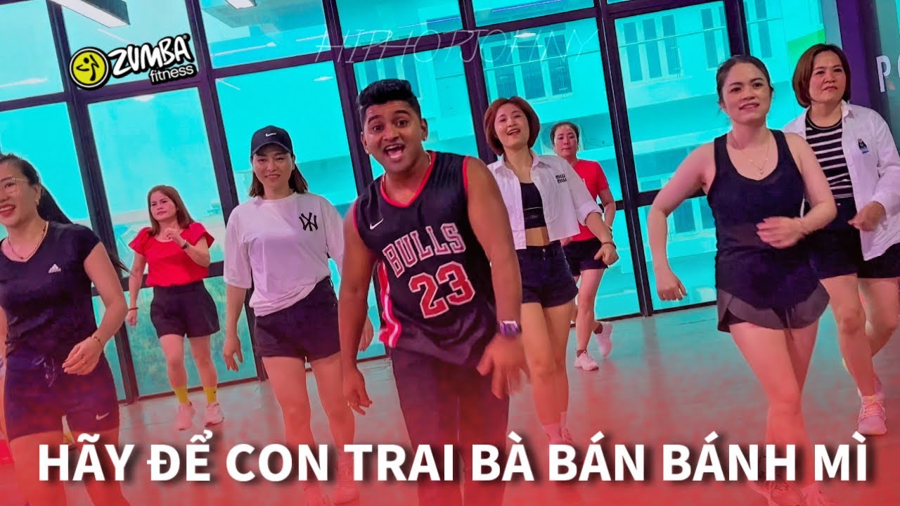 HÃY ĐỂ CON TRAI BÀ BÁN BÁNH MÌ LO LO LO CHO EM REMIX ZUMBA🔥EASY ZUMBA ...