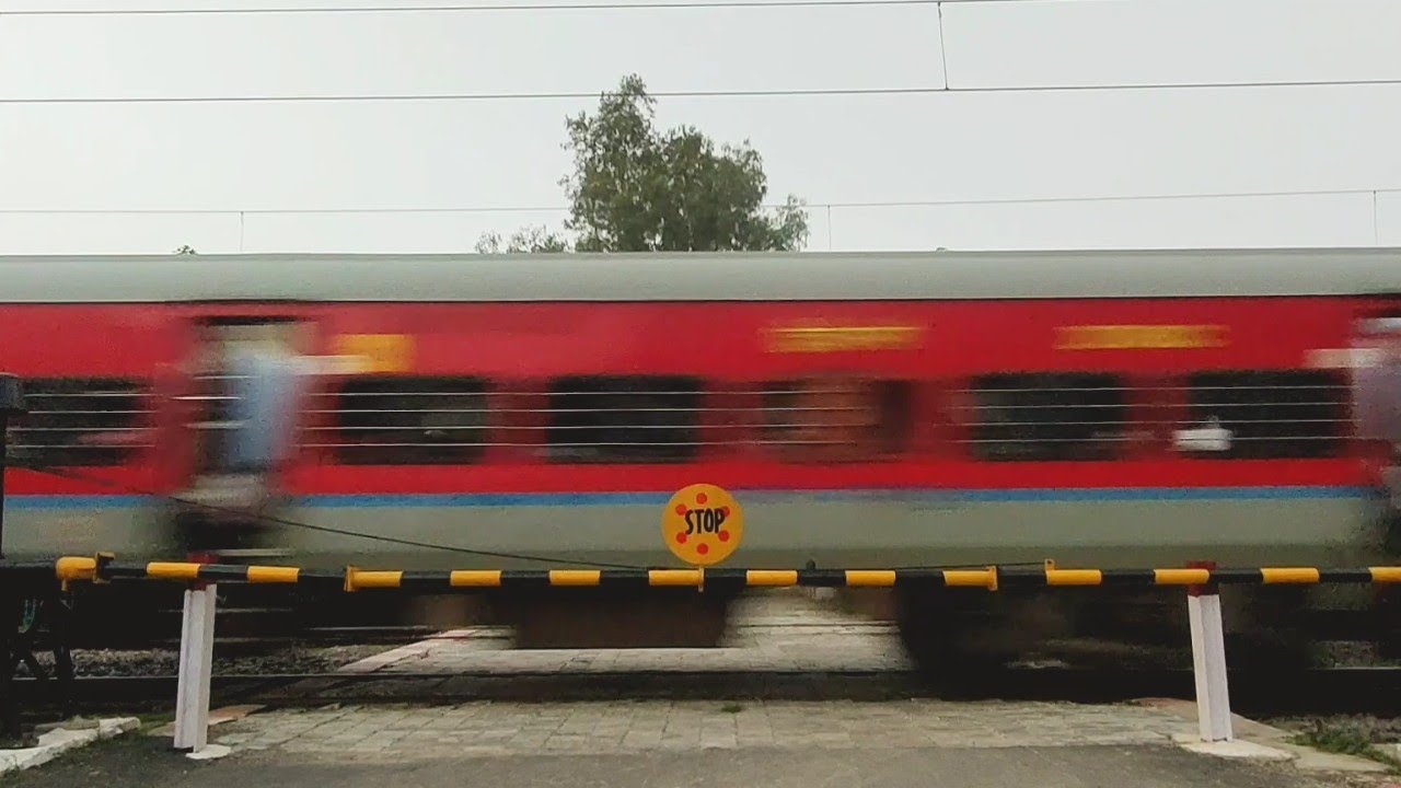 MPS action:14205 ayodhya express honk past at level crossing - YouTube