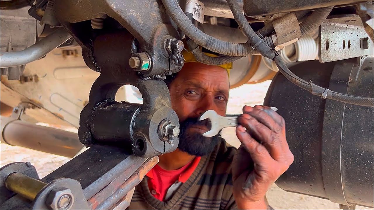 Truck hub greasing and leaf spring work | Indian truck mechanics - YouTube