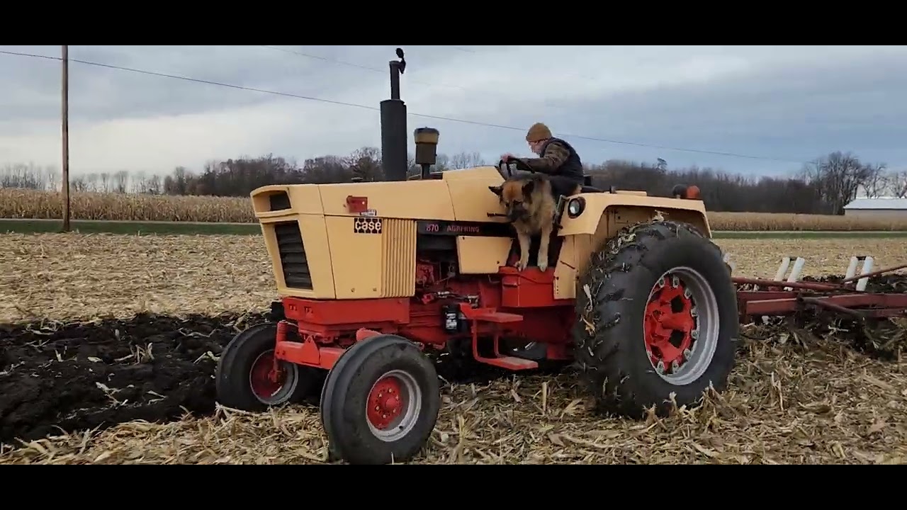 CASE 870 IH 710 4 bottom plow 😎 - YouTube