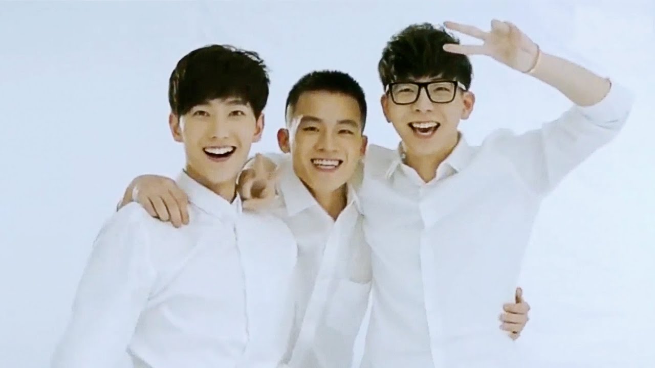 Fangxin Qu Fei The Left Ear Music Video 左耳 - Chopflix - YouTube