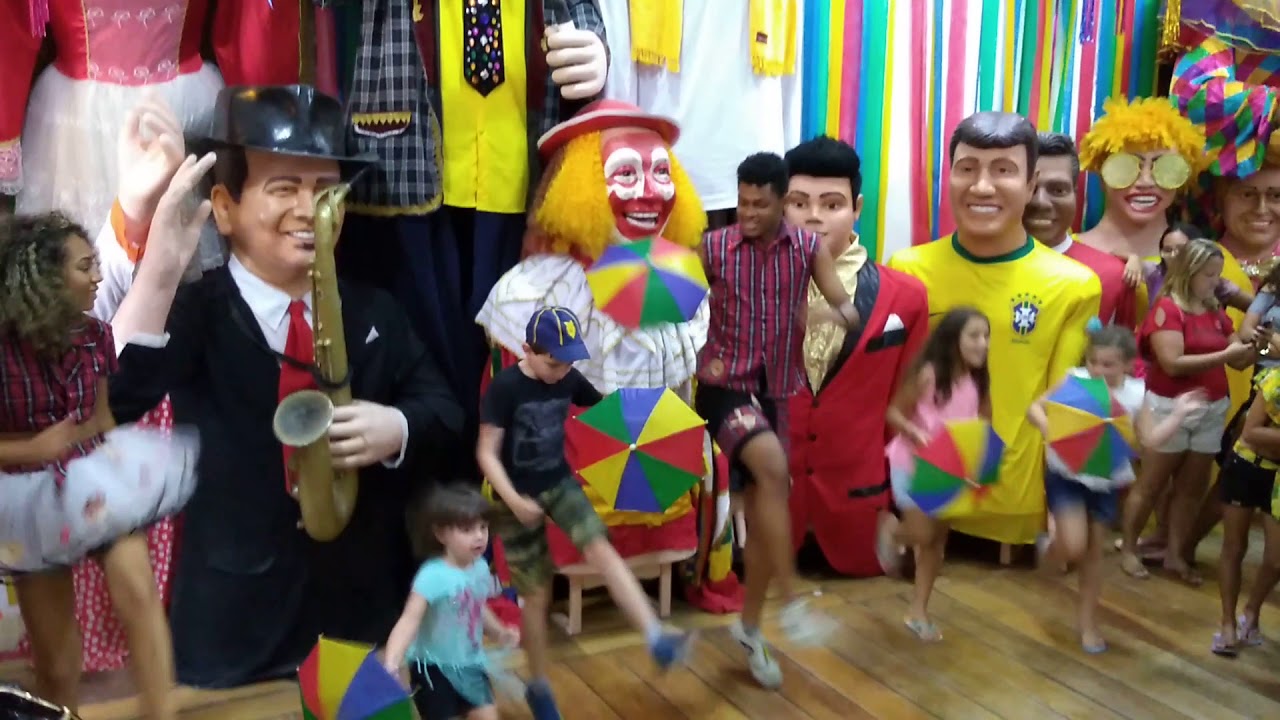 Carnaval e Cultura com os Bonecos Gigantes de Olinda Exposição Original ...