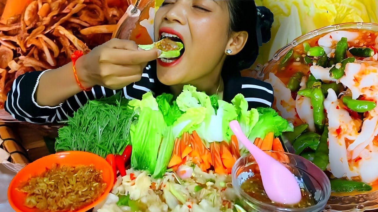 Duck Leg Pickle Spicy So Hot / ជ្រក់ជើងទារកំពុងល្បី / Eating Show By EM ...