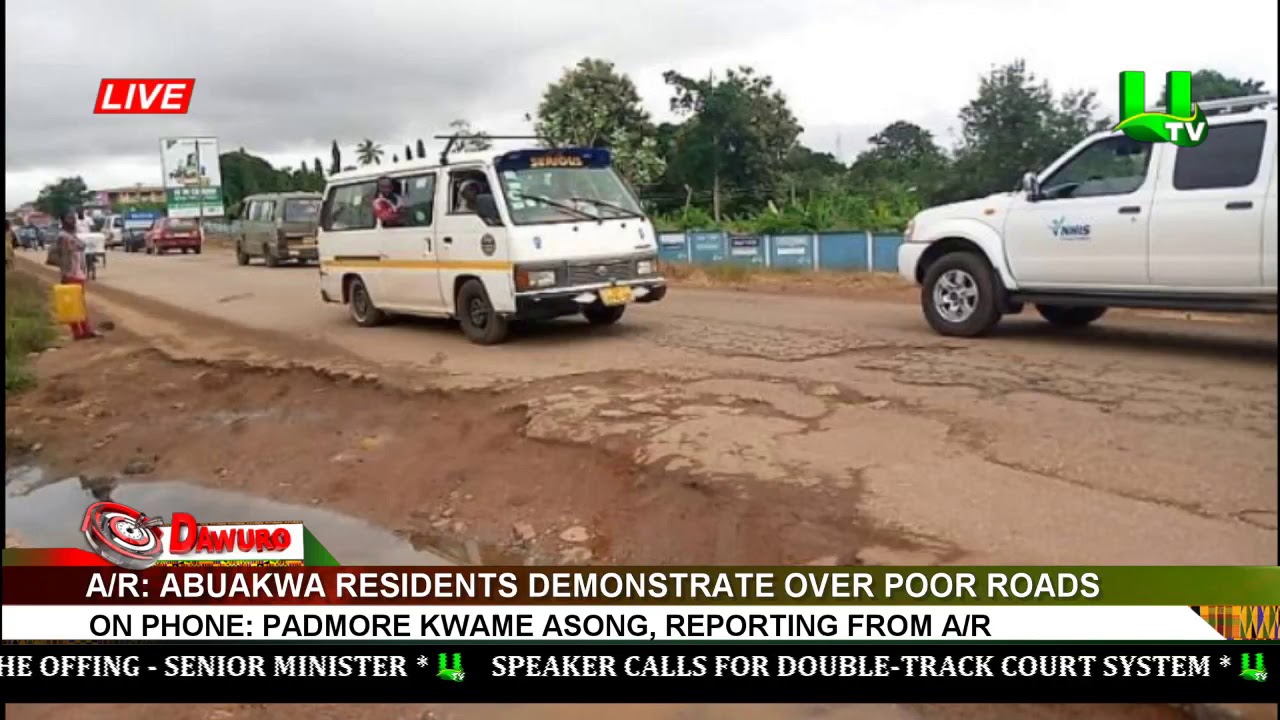 Angry residents of Tarkwa demonstrate over poor roads - YouTube