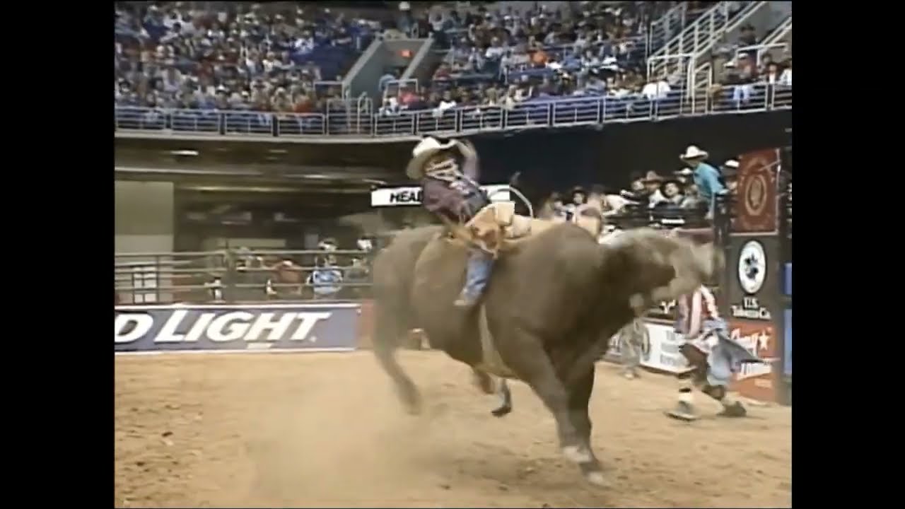Clint Green vs Red Wolf - 99 PBR Phoenix (91 pts) - YouTube