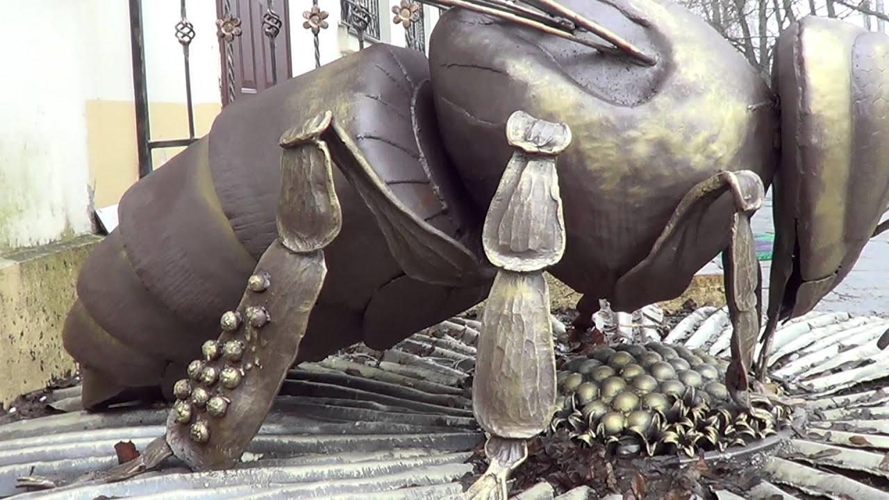 Sculpture of Giant Ukrainian Honey Bee nr Beekeeping Shop in Boyarka ...