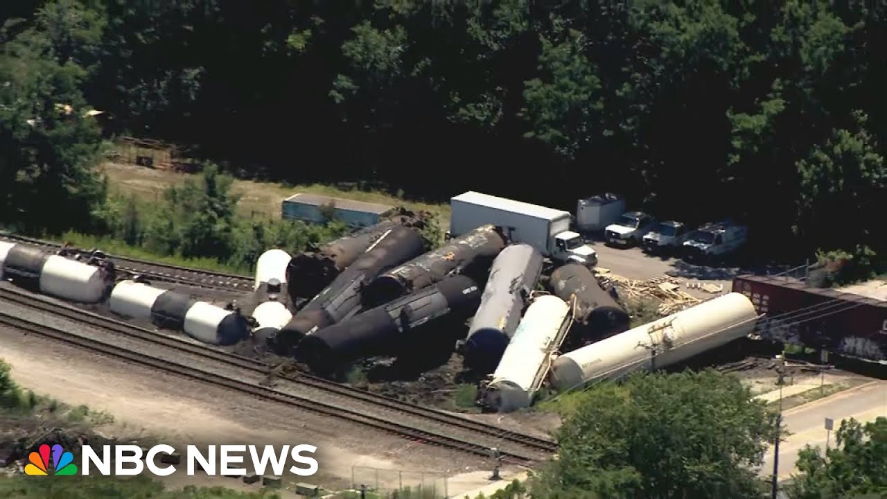 Evacuations ordered after freight train derails in Chicago suburb - YouTube