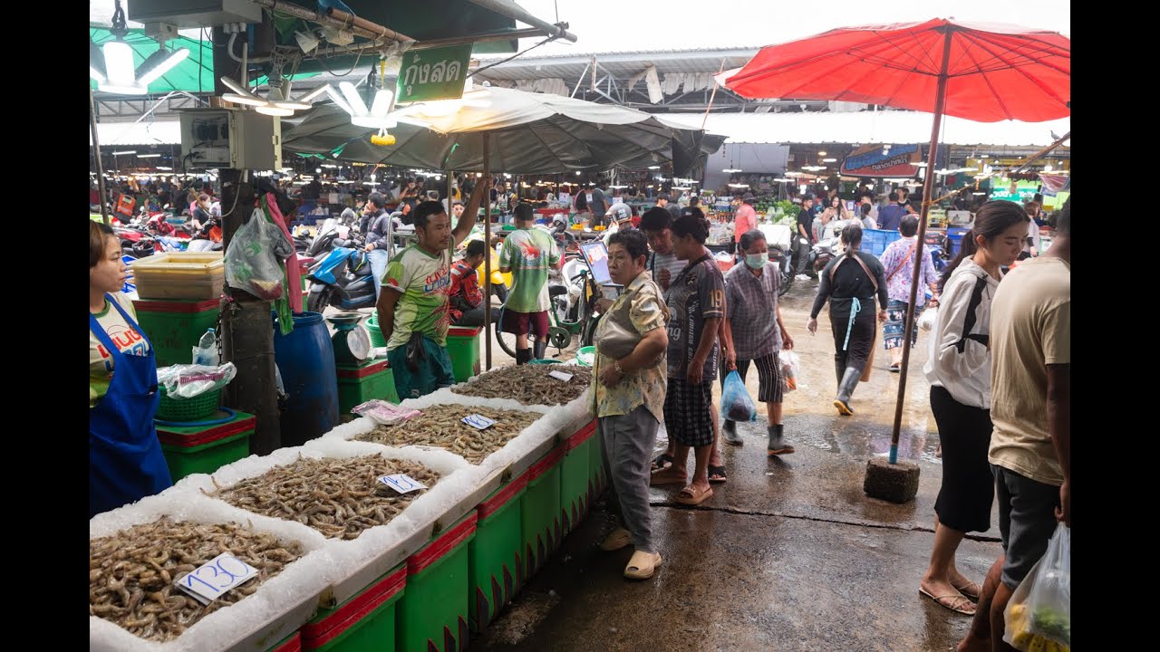 [4K] Walking through Pak Nam Market a lively scenes of local vendors ...