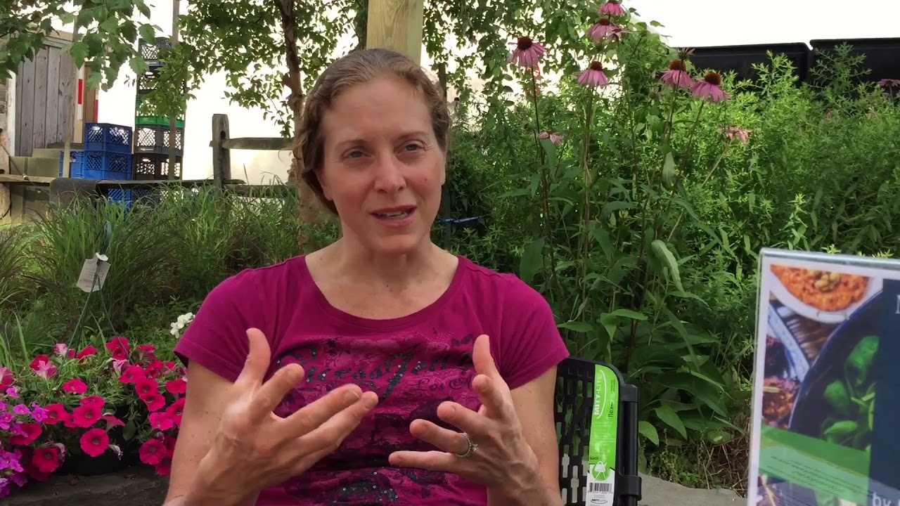 Dietitian gives free consults at food coop - YouTube
