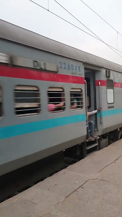 12024 Patna howrah jan shatabdi express at Patna Saheb railway station #indianrailways - YouTube
