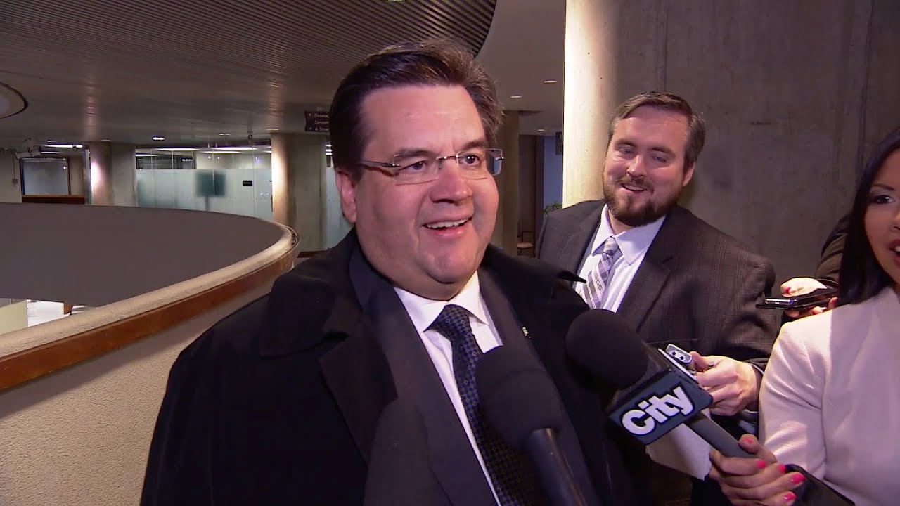 Coderre jokes with reporters - YouTube