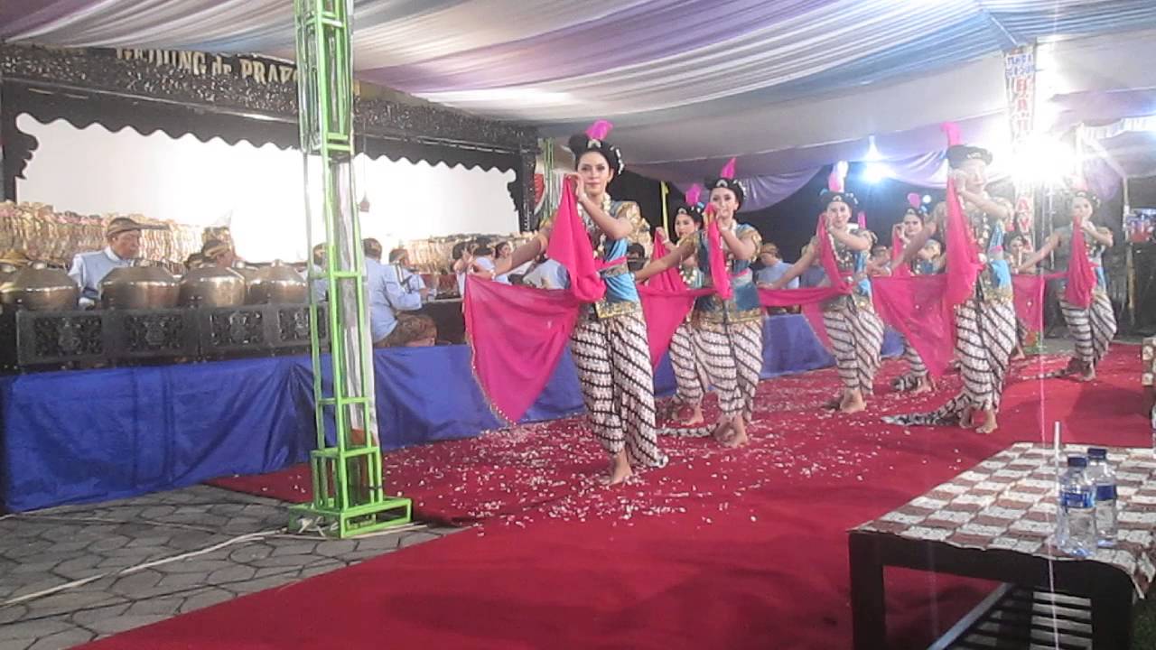 Bedhoyo Sebelas Maret dalam Lustrum 8 UNS (HUT ke-40 UNS) - YouTube