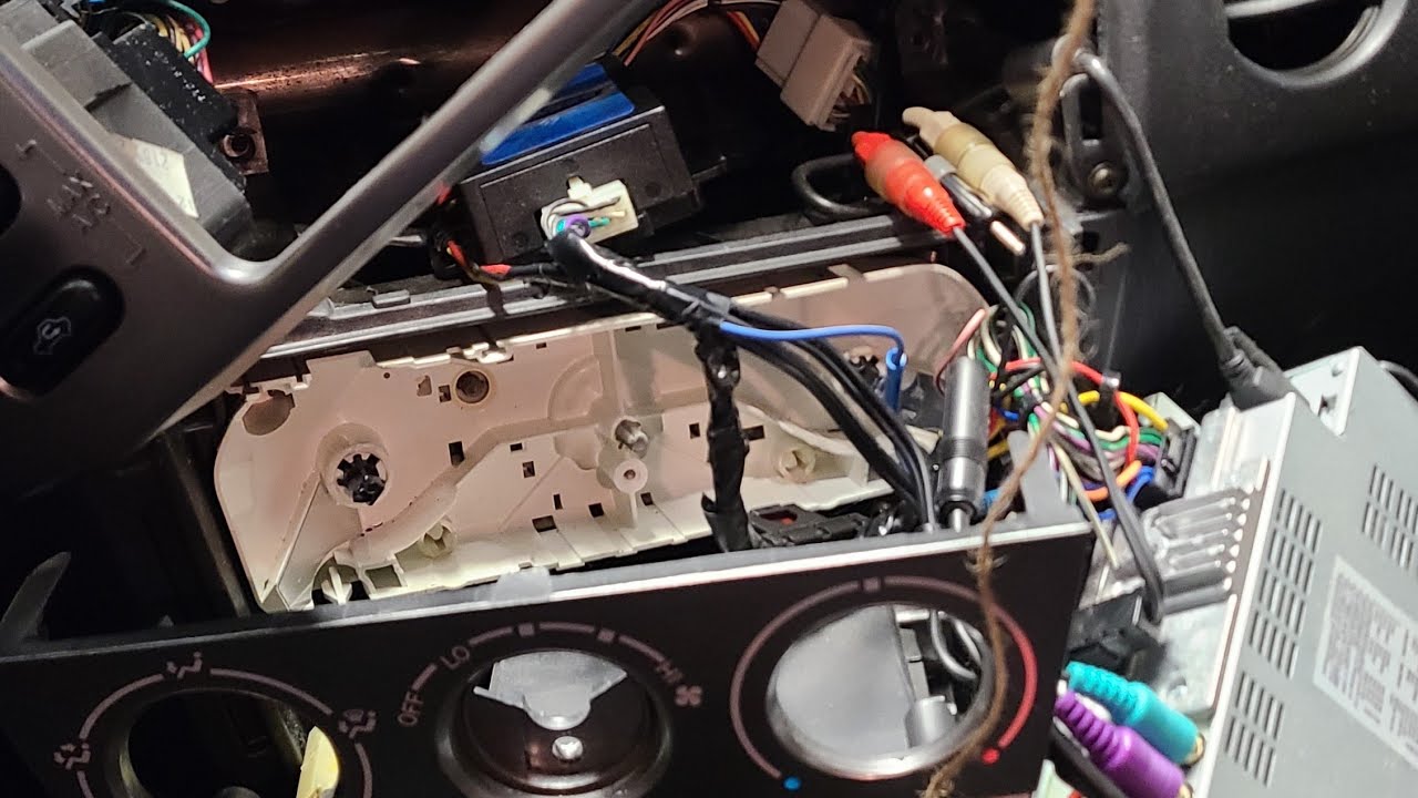 Installing climate control bulbs in 2005 Toyota Matrix / Pontiac Vibe ...