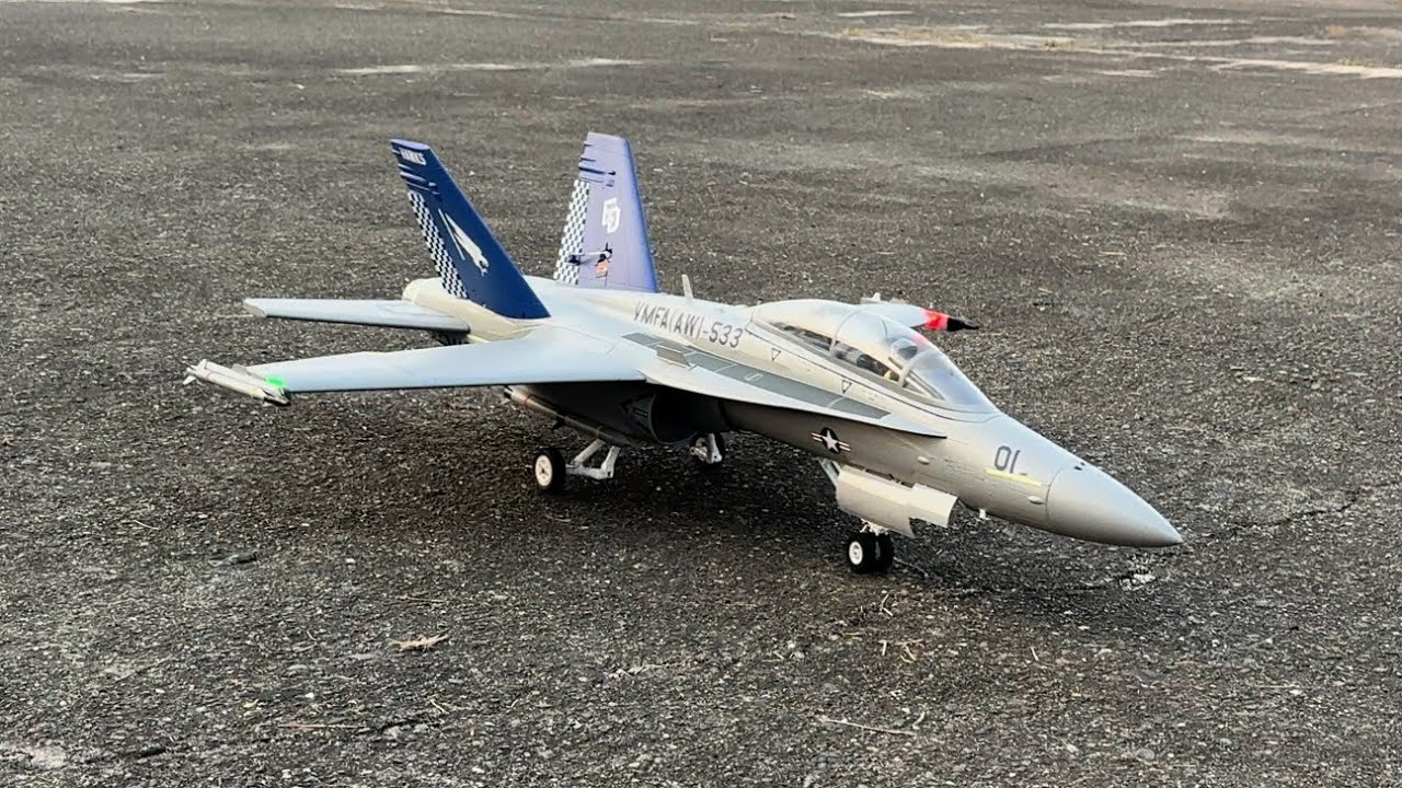 FMS F-18 80mm 首航成功（差點撞欄杆） - YouTube